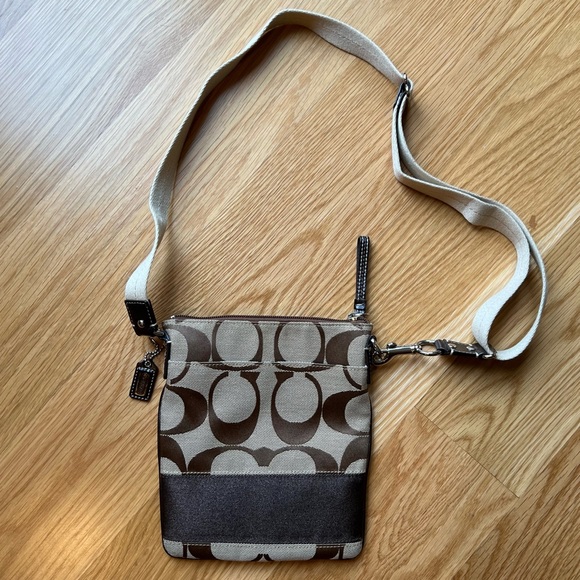 Coach | Bags | Coach Signature Stripe Swingpack Crossbody Messenger Bag ...